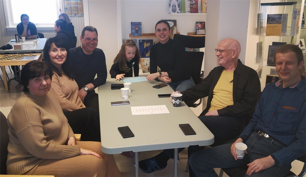 Vi gjentar suksessen med SPRÅKKAFE på biblioteket onsdag 14. mai kl 17 ...